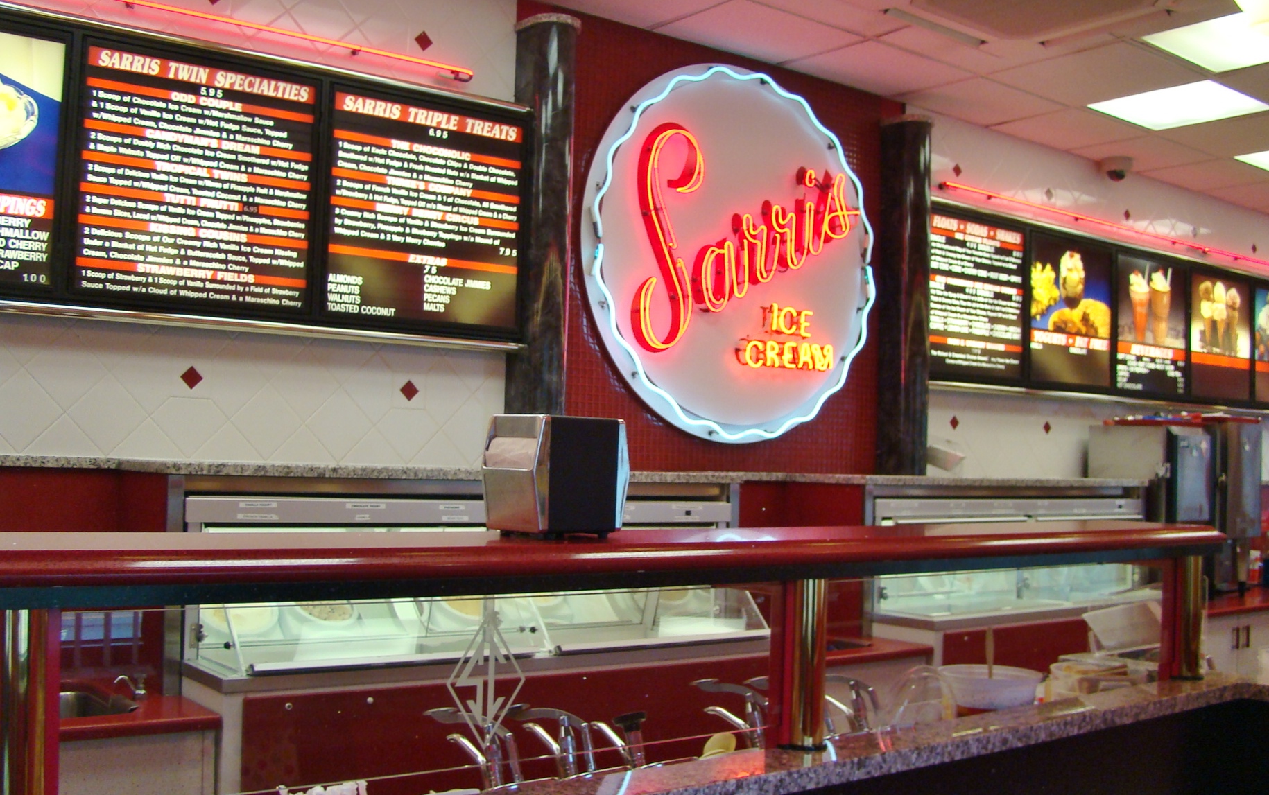 Sarris Candies Chocolate Factory and Ice Cream Parlour | Gypsy Road Trip